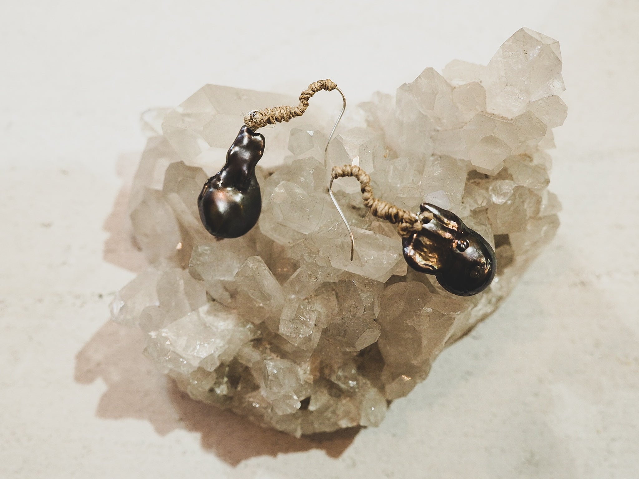 Single drop pearl earrings - Black Pearl – Amano by Lorena Laing